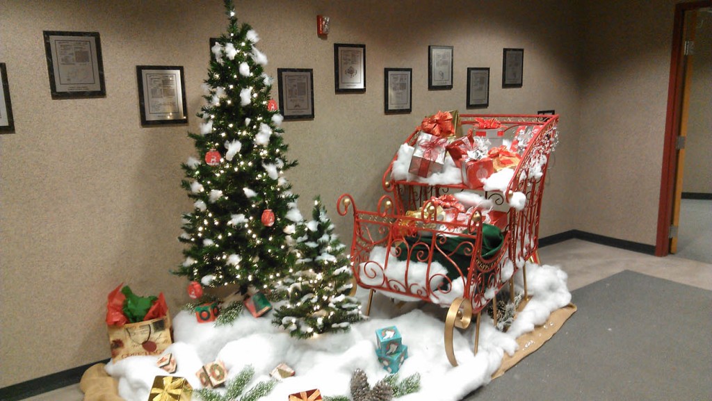 Holiday Decorating - Trees, Lights, Decorations for Businesses